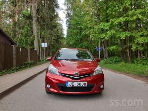 Sarkans Toyota Yaris 2012 Rīga, ar dzinēja tilpumu 1.30 L un nobraukumu 93 tūkst. km par 23500 €, foto 12 vietnē AUTOMOTO.COM.LV