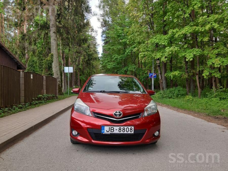 Sarkans Toyota Yaris 2012 Rīga, ar dzinēja tilpumu 1.30 L un nobraukumu 93 tūkst. km par 23500 €, foto 12 vietnē AUTOMOTO.COM.LV