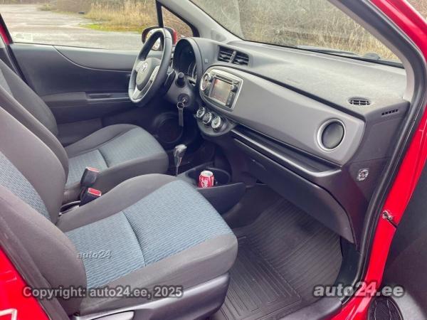 Sarkans Toyota Yaris 2012 Tallina, ar dzinēja tilpumu 1.30 L un nobraukumu 135 tūkst. km par 5790 €, foto 11 vietnē AUTOMOTO.COM.LV