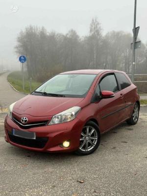 Sarkans Toyota Yaris 2012 Tauragė, ar dzinēja tilpumu 1.36 L un nobraukumu 230 tūkst. km par 4300 €, foto 2 vietnē AUTOMOTO.COM.LV
