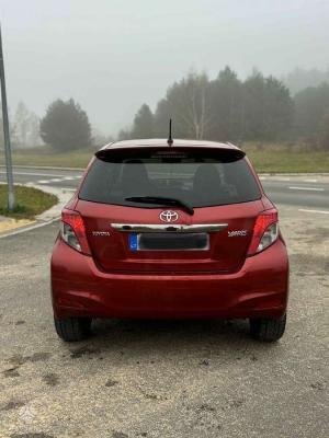 Sarkans Toyota Yaris 2012 Tauragė, ar dzinēja tilpumu 1.36 L un nobraukumu 230 tūkst. km par 4300 €, foto 7 vietnē AUTOMOTO.COM.LV