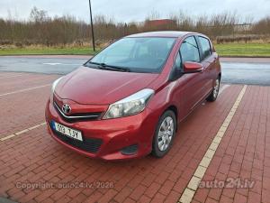 Sarkans Toyota Yaris 2012 Tartu, ar dzinēja tilpumu 1.30 L un nobraukumu 167 tūkst. km par 6500 €, foto  vietnē AUTOMOTO.COM.LV