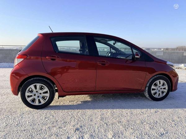 Sarkans Toyota Yaris 2012 Viļņa, ar dzinēja tilpumu 1.30 L un nobraukumu 144 tūkst. km par 4950 €, foto 5 vietnē AUTOMOTO.COM.LV