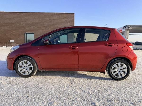 Sarkans Toyota Yaris 2012 Viļņa, ar dzinēja tilpumu 1.30 L un nobraukumu 144 tūkst. km par 4950 €, foto 8 vietnē AUTOMOTO.COM.LV