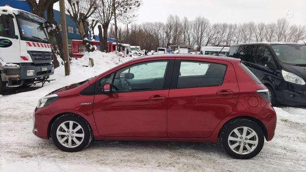 Sarkans Toyota Yaris 2012 Klaipėda, ar dzinēja tilpumu 1.50 L un nobraukumu 128 tūkst. km par 6550 €, foto 2 vietnē AUTOMOTO.COM.LV