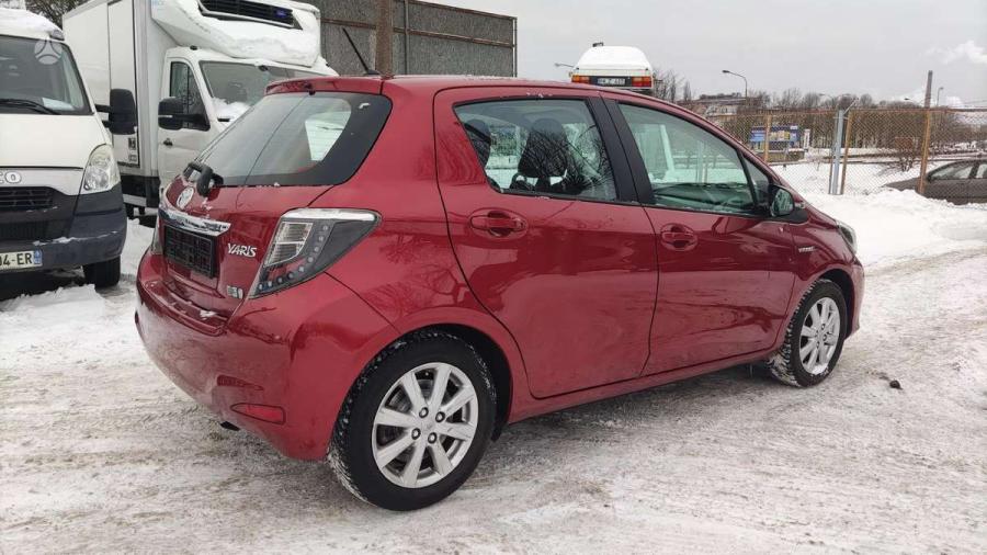 Red Toyota Yaris 2012 in Klaipeda, with an engine capacity of 1.50 L and mileage of 128 thousand km for 6550 €, photo 5 on AUTOMOTO.COM.LV