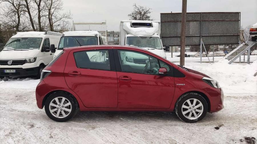 Red Toyota Yaris 2012 in Klaipeda, with an engine capacity of 1.50 L and mileage of 128 thousand km for 6550 €, photo 6 on AUTOMOTO.COM.LV