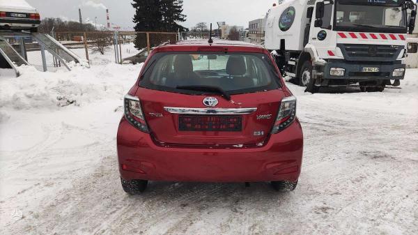 Sarkans Toyota Yaris 2012 Klaipėda, ar dzinēja tilpumu 1.50 L un nobraukumu 128 tūkst. km par 6550 €, foto 10 vietnē AUTOMOTO.COM.LV