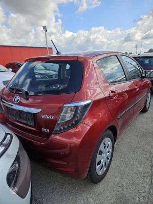 Sarkans Toyota Yaris 2012 Anykščiai, ar dzinēja tilpumu 1.50 L un nobraukumu 135 tūkst. km par 5300 €, foto 4 vietnē AUTOMOTO.COM.LV