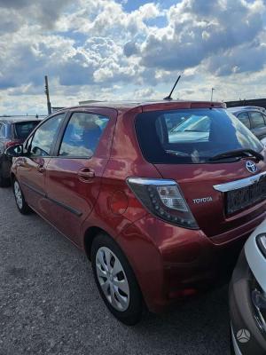 Sarkans Toyota Yaris 2012 Anykščiai, ar dzinēja tilpumu 1.50 L un nobraukumu 135 tūkst. km par 5300 €, foto 5 vietnē AUTOMOTO.COM.LV