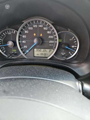 Sarkans Toyota Yaris 2012 Anykščiai, ar dzinēja tilpumu 1.50 L un nobraukumu 135 tūkst. km par 5300 €, foto 8 vietnē AUTOMOTO.COM.LV