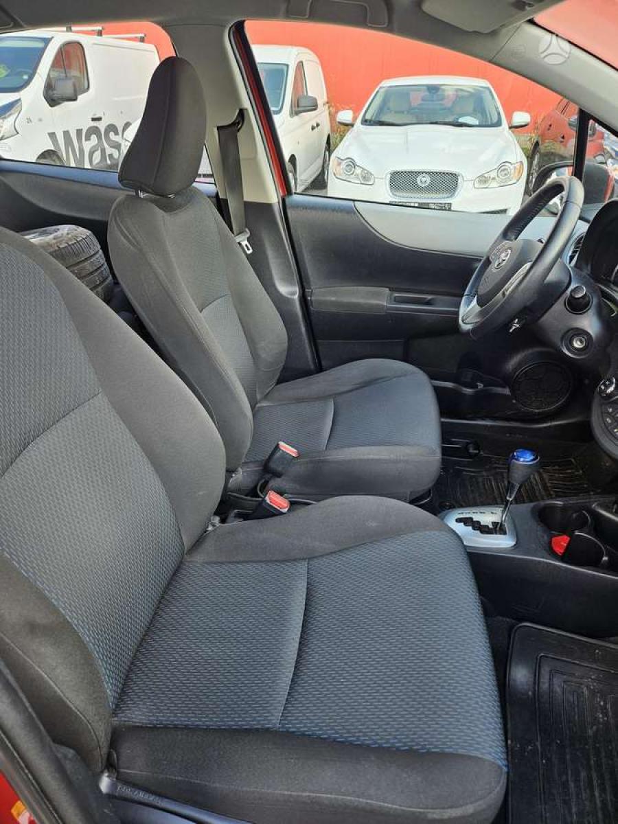 Sarkans Toyota Yaris 2012 Anykščiai, ar dzinēja tilpumu 1.50 L un nobraukumu 135 tūkst. km par 5300 €, foto 9 vietnē AUTOMOTO.COM.LV