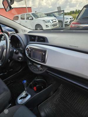 Sarkans Toyota Yaris 2012 Anykščiai, ar dzinēja tilpumu 1.50 L un nobraukumu 135 tūkst. km par 5300 €, foto 10 vietnē AUTOMOTO.COM.LV