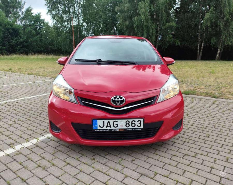 Sarkans Toyota Yaris 2012 Viļņa, ar dzinēja tilpumu 1.36 L un nobraukumu 148 tūkst. km par 4300 €, foto 6 vietnē AUTOMOTO.COM.LV