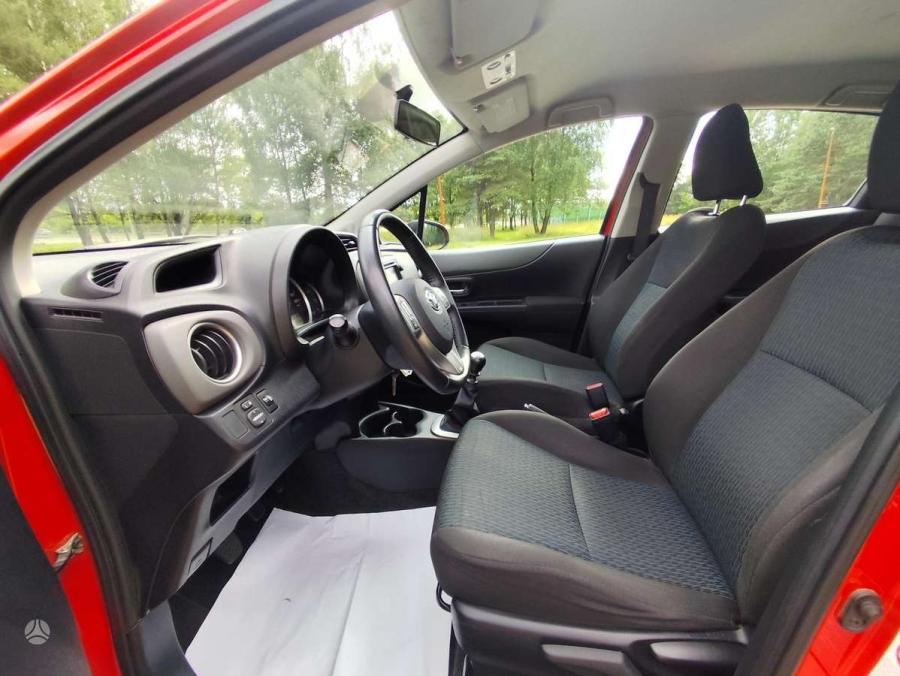 Sarkans Toyota Yaris 2012 Viļņa, ar dzinēja tilpumu 1.36 L un nobraukumu 148 tūkst. km par 4300 €, foto 8 vietnē AUTOMOTO.COM.LV