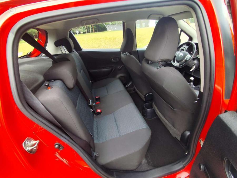 Sarkans Toyota Yaris 2012 Viļņa, ar dzinēja tilpumu 1.36 L un nobraukumu 148 tūkst. km par 4300 €, foto 10 vietnē AUTOMOTO.COM.LV