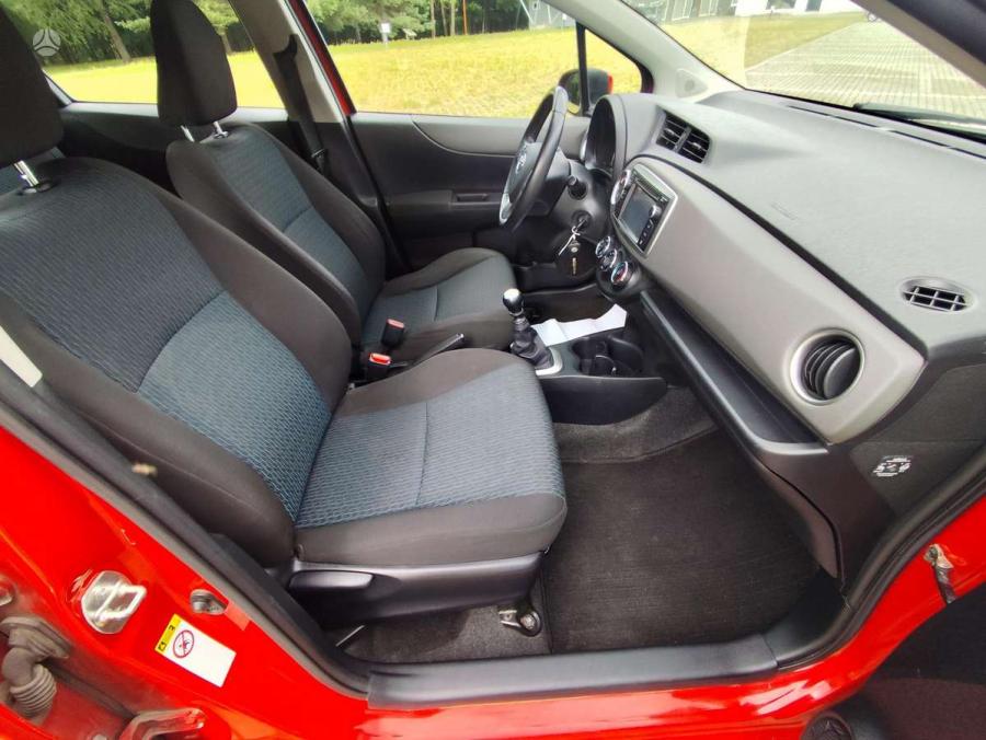 Sarkans Toyota Yaris 2012 Viļņa, ar dzinēja tilpumu 1.36 L un nobraukumu 148 tūkst. km par 4300 €, foto 11 vietnē AUTOMOTO.COM.LV
