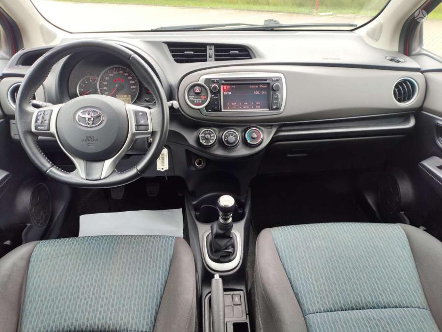 Sarkans Toyota Yaris 2012 Viļņa, ar dzinēja tilpumu 1.36 L un nobraukumu 148 tūkst. km par 4300 €, foto 12 vietnē AUTOMOTO.COM.LV