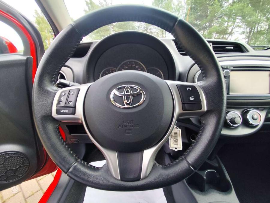 Sarkans Toyota Yaris 2012 Viļņa, ar dzinēja tilpumu 1.36 L un nobraukumu 148 tūkst. km par 4300 €, foto 16 vietnē AUTOMOTO.COM.LV