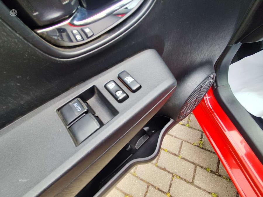 Sarkans Toyota Yaris 2012 Viļņa, ar dzinēja tilpumu 1.36 L un nobraukumu 148 tūkst. km par 4300 €, foto 17 vietnē AUTOMOTO.COM.LV