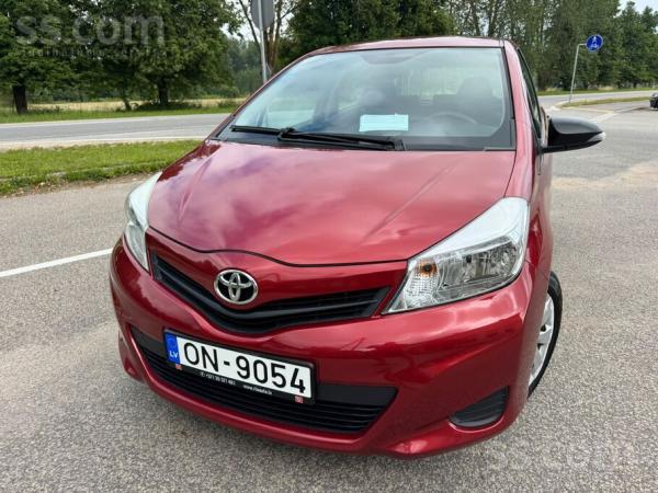 Sarkans Toyota Yaris 2012 Ogre, ar dzinēja tilpumu 1.30 L un nobraukumu 189 tūkst. km par 5280 €, foto 4 vietnē AUTOMOTO.COM.LV