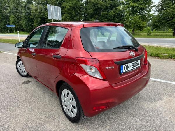 Sarkans Toyota Yaris 2012 Ogre, ar dzinēja tilpumu 1.30 L un nobraukumu 189 tūkst. km par 5280 €, foto 5 vietnē AUTOMOTO.COM.LV