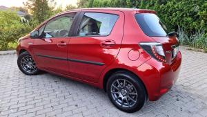 Красный Тойота Ярис 2012 в Вильнюс, объемом двигателя 1.50 л и пробегом 135 тыс. км за 5500 €, фото 8 на AUTOMOTO.COM.LV