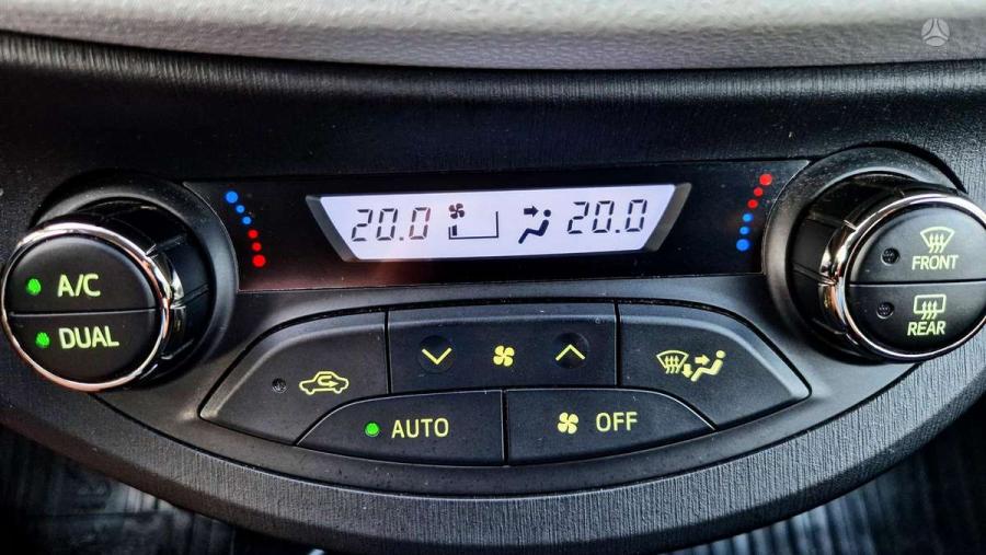 Красный Тойота Ярис 2012 в Вильнюс, объемом двигателя 1.50 л и пробегом 135 тыс. км за 5500 €, фото 21 на AUTOMOTO.COM.LV
