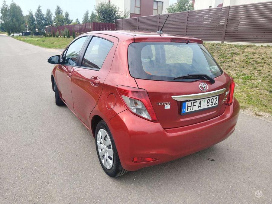 Red Toyota Yaris 2012 in Vilnius, with an engine capacity of 1.33 L and mileage of 224 thousand km for 4500 €, photo 7 on AUTOMOTO.COM.LV