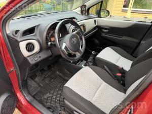 Sarkans Toyota Yaris 2012 Cēsis, ar dzinēja tilpumu 1.30 L un nobraukumu 100 tūkst. km par 5900 €, foto 3 vietnē AUTOMOTO.COM.LV
