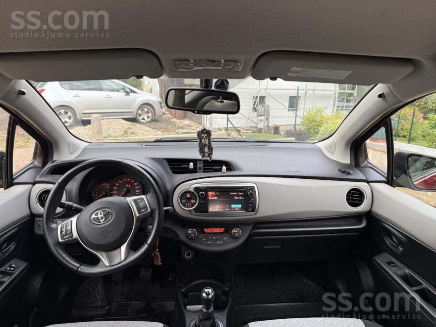 Sarkans Toyota Yaris 2012 Cēsis, ar dzinēja tilpumu 1.30 L un nobraukumu 100 tūkst. km par 5900 €, foto 5 vietnē AUTOMOTO.COM.LV