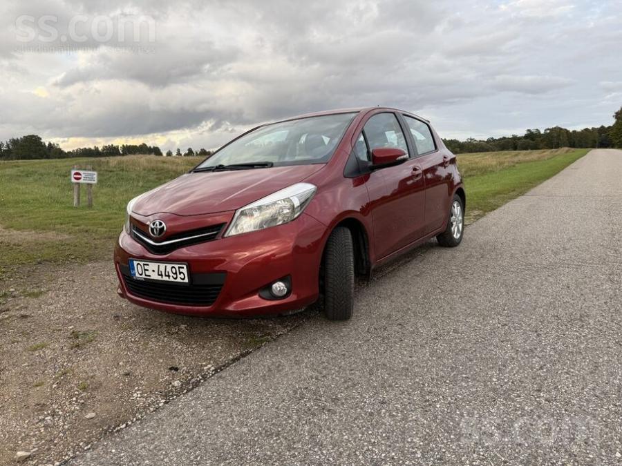 Sarkans Toyota Yaris 2012 Cēsis, ar dzinēja tilpumu 1.30 L un nobraukumu 100 tūkst. km par 5900 €, foto 7 vietnē AUTOMOTO.COM.LV