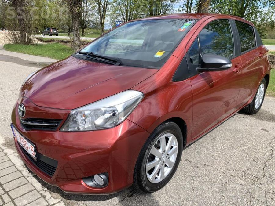 Sarkans Toyota Yaris 2013 Ogre, ar dzinēja tilpumu 1.30 L un nobraukumu 151 tūkst. km par 6590 €, foto 3 vietnē AUTOMOTO.COM.LV