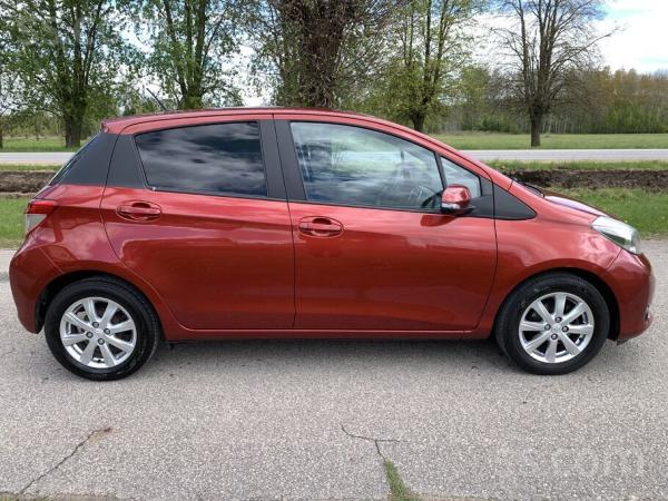 Sarkans Toyota Yaris 2013 Ogre, ar dzinēja tilpumu 1.30 L un nobraukumu 151 tūkst. km par 6590 €, foto 4 vietnē AUTOMOTO.COM.LV