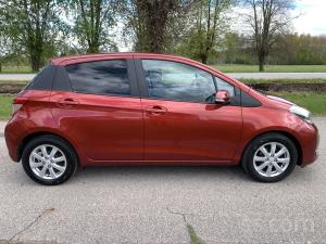 Sarkans Toyota Yaris 2013 Ogre, ar dzinēja tilpumu 1.30 L un nobraukumu 151 tūkst. km par 6590 €, foto 4 vietnē AUTOMOTO.COM.LV