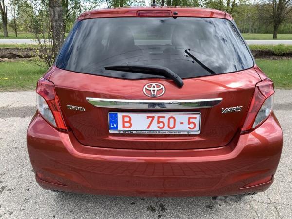 Sarkans Toyota Yaris 2013 Ogre, ar dzinēja tilpumu 1.30 L un nobraukumu 151 tūkst. km par 6590 €, foto 6 vietnē AUTOMOTO.COM.LV
