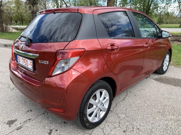 Sarkans Toyota Yaris 2013 Ogre, ar dzinēja tilpumu 1.30 L un nobraukumu 151 tūkst. km par 6590 €, foto 7 vietnē AUTOMOTO.COM.LV