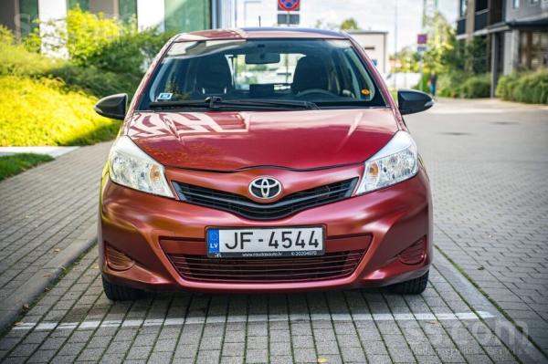 Red Toyota Yaris 2013 in Riga, with an engine capacity of 1.30 L and mileage of 0 thousand km for 2590 €, photo 2 on AUTOMOTO.COM.LV