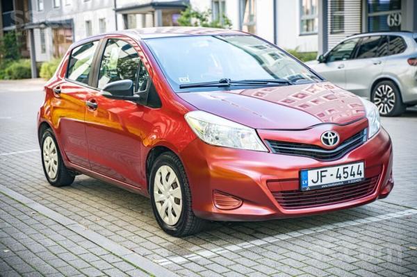 Red Toyota Yaris 2013 in Riga, with an engine capacity of 1.30 L and mileage of 0 thousand km for 2590 €, photo 3 on AUTOMOTO.COM.LV
