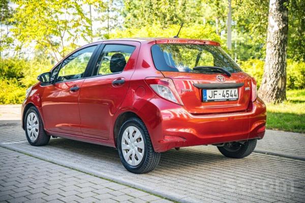 Red Toyota Yaris 2013 in Riga, with an engine capacity of 1.30 L and mileage of 0 thousand km for 2590 €, photo 6 on AUTOMOTO.COM.LV