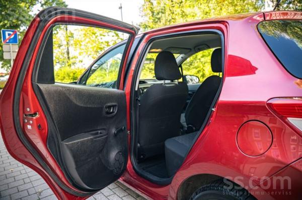 Red Toyota Yaris 2013 in Riga, with an engine capacity of 1.30 L and mileage of 0 thousand km for 2590 €, photo 9 on AUTOMOTO.COM.LV