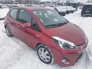 Sarkans Toyota Yaris 2013 Panevēža, ar dzinēja tilpumu 1.50 L un nobraukumu 173 tūkst. km par 6850 €, foto  vietnē AUTOMOTO.COM.LV