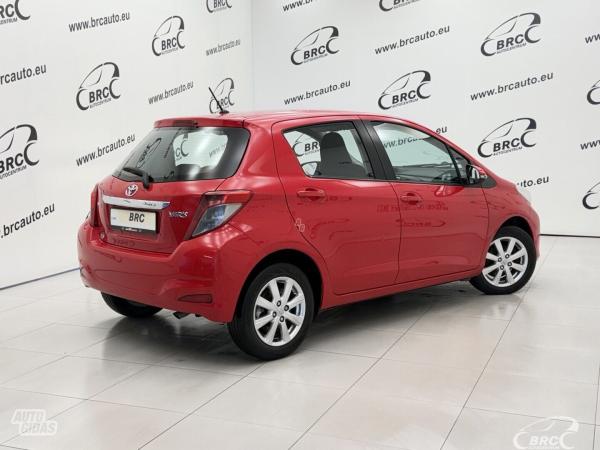 Sarkans Toyota Yaris 2013 Avižieniai, ar dzinēja tilpumu 1.30 L un nobraukumu 75 tūkst. km par 5500 €, foto 2 vietnē AUTOMOTO.COM.LV