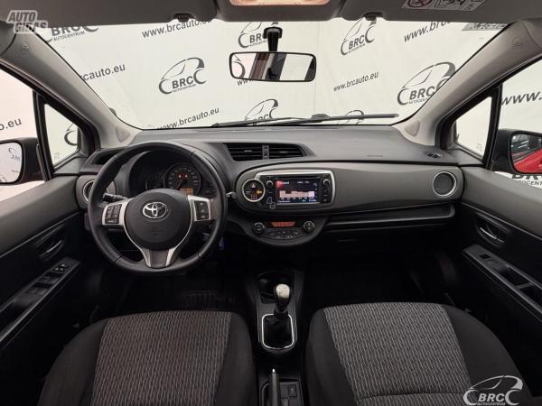 Sarkans Toyota Yaris 2013 Avižieniai, ar dzinēja tilpumu 1.30 L un nobraukumu 75 tūkst. km par 5500 €, foto 3 vietnē AUTOMOTO.COM.LV