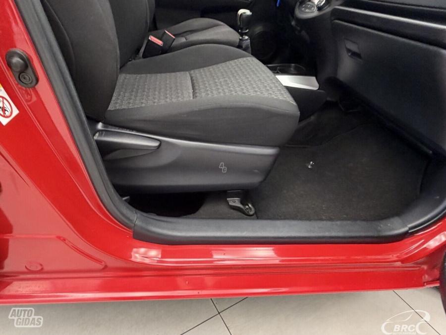 Red Toyota Yaris 2013 in Avizieniai, with an engine capacity of 1.30 L and mileage of 75 thousand km for 5500 €, photo 7 on AUTOMOTO.COM.LV