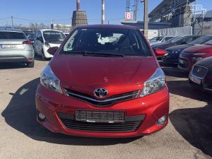Red Toyota Yaris 2013 in Kaunas, with an engine capacity of 1.00 L and mileage of 45 thousand km for 4750 €, photo 3 on AUTOMOTO.COM.LV