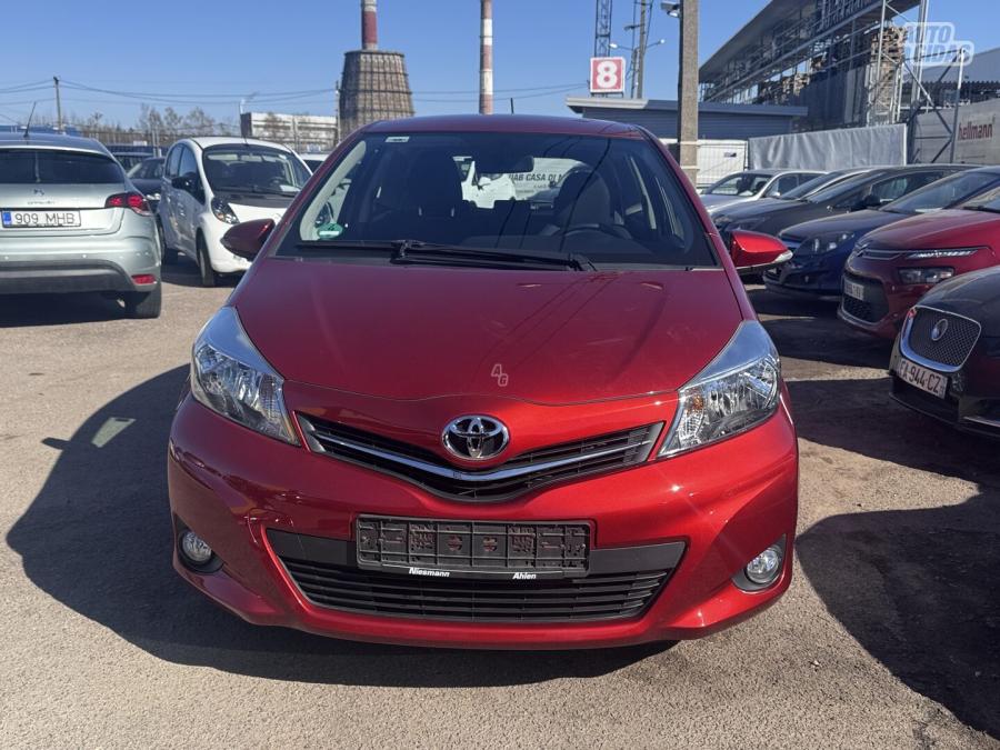Red Toyota Yaris 2013 in Kaunas, with an engine capacity of 1.00 L and mileage of 45 thousand km for 4750 €, photo 3 on AUTOMOTO.COM.LV