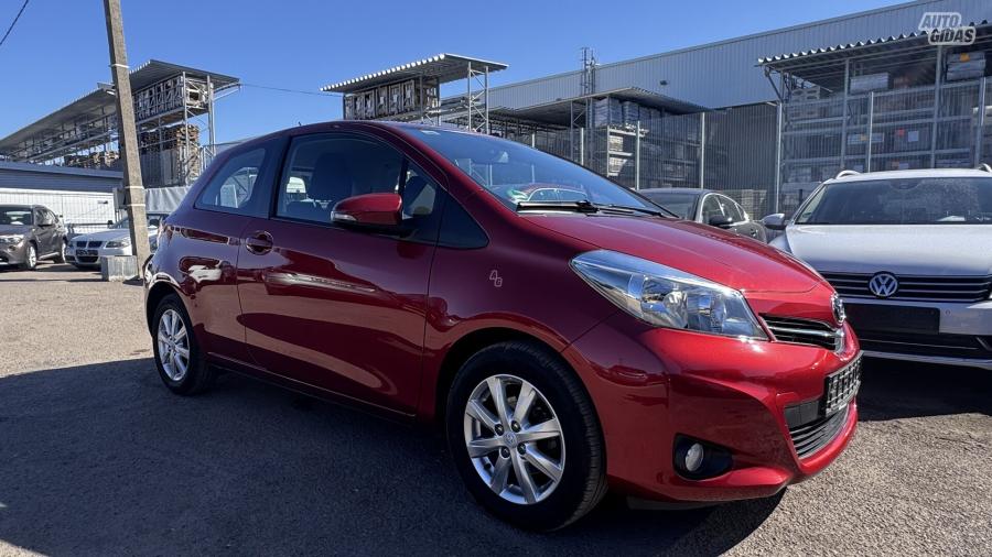 Red Toyota Yaris 2013 in Kaunas, with an engine capacity of 1.00 L and mileage of 45 thousand km for 4750 €, photo 4 on AUTOMOTO.COM.LV