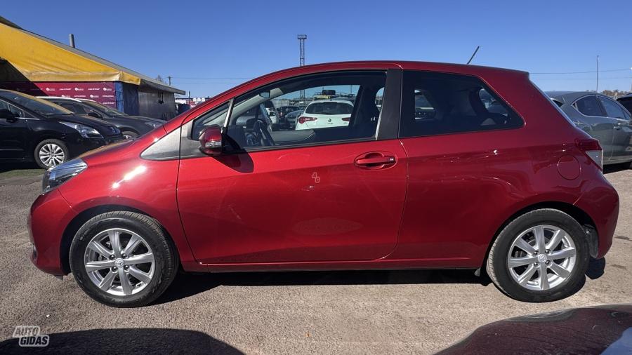 Red Toyota Yaris 2013 in Kaunas, with an engine capacity of 1.00 L and mileage of 45 thousand km for 4750 €, photo 5 on AUTOMOTO.COM.LV