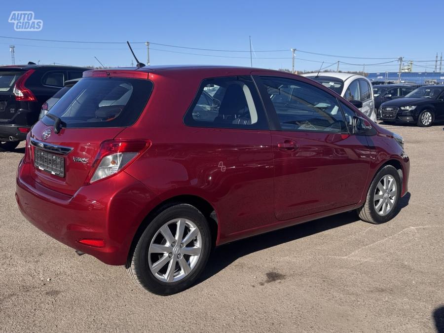 Red Toyota Yaris 2013 in Kaunas, with an engine capacity of 1.00 L and mileage of 45 thousand km for 4750 €, photo 8 on AUTOMOTO.COM.LV